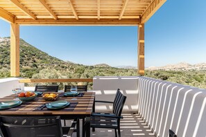 Duplex, vista para a colina | Terraço/pátio