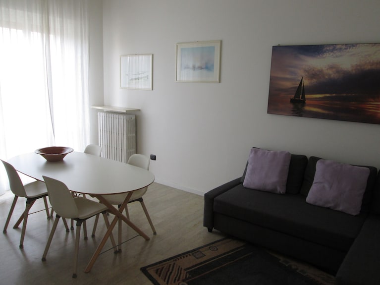 Boys' House - 90 Sq. M. Just For You. - Pavía