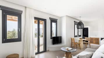 Suite Signature, piscina privativa | Sala de estar | Televisor