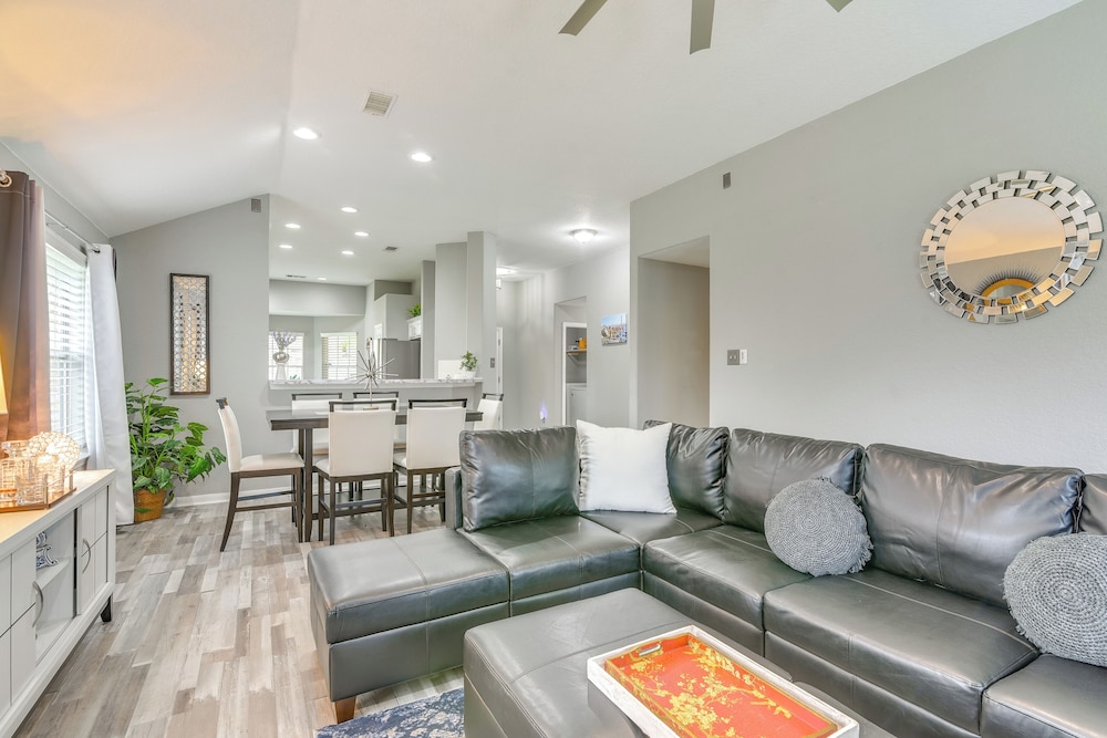 Modern + Spacious: Family Home W/ Yard In Houston! - Houston, TX