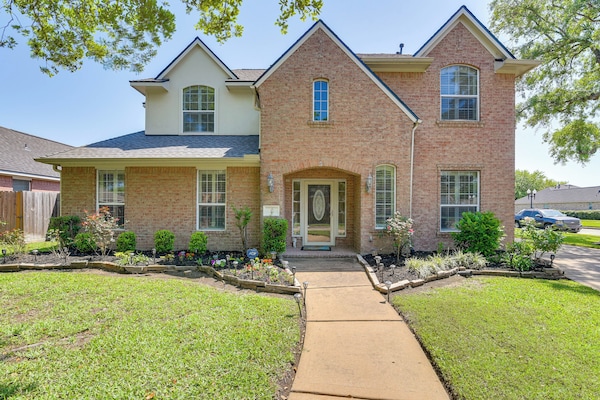Patio, Bbq & Yard: Family Retreat In Pearland - Pearland, TX
