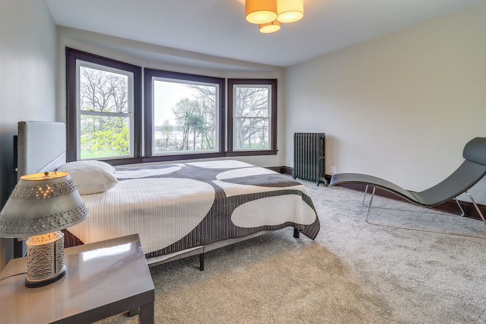 4 Mi To Downtown Toledo: Walkable Riverside Apt - Indian Creek Zoo, Lambertville