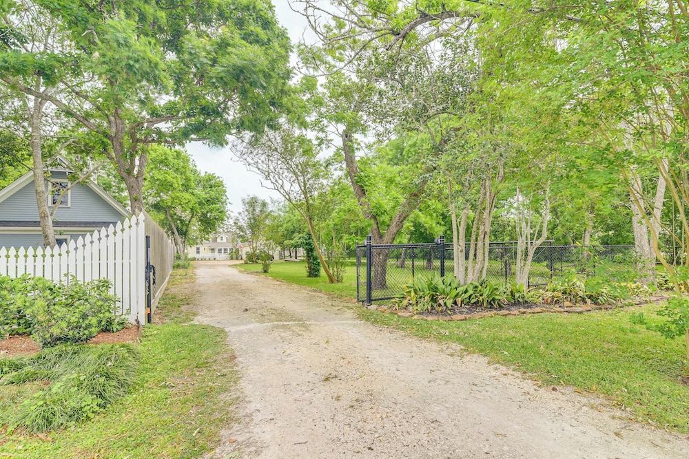 Galveston Bay Retreat: Historic La Porte Home! - Baytown, TX