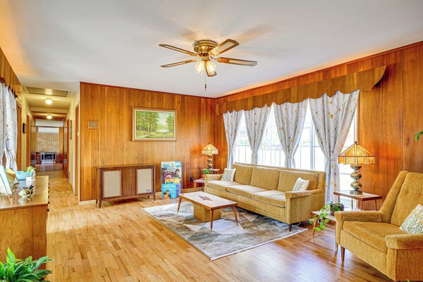 Mid-century 1950s Home W/ Carport Near Route 66 - Aurora