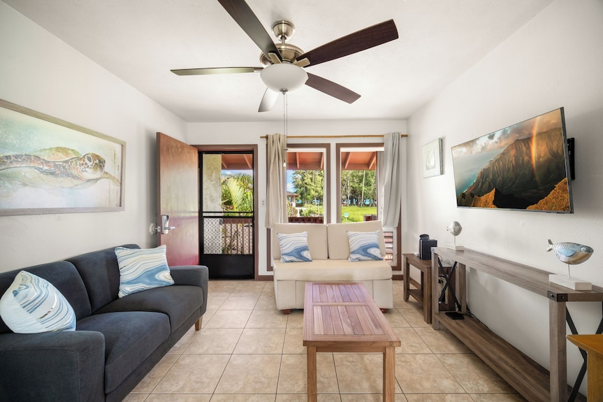 New! Village Manor D21, Distant Ocean Views, Walk To Kapaa Town And Beach - Kauai