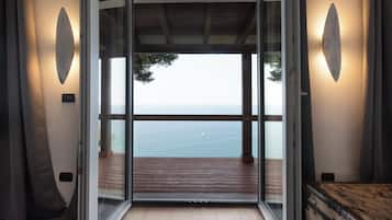 Quarto casal superluxo, vista para o mar | Cofres nos quartos, Wi-Fi de cortesia