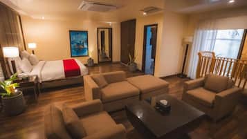 Quarto casal luxo | Quartos à prova de som, ferros/tábuas de passar roupa, Wi-Fi de cortesia