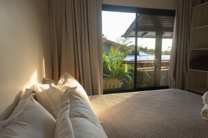 Casa Valley Boutique 02 - Praia do Rosa | 2 quartos, roupas de cama premium, individualmente decorados