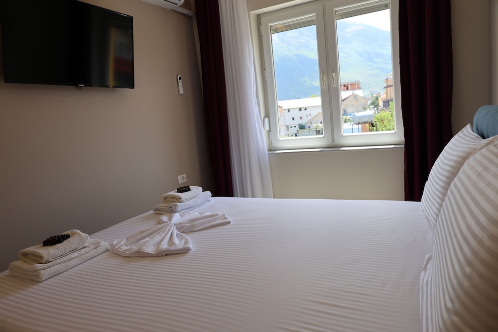 London Restaurant Hotel - Kukës