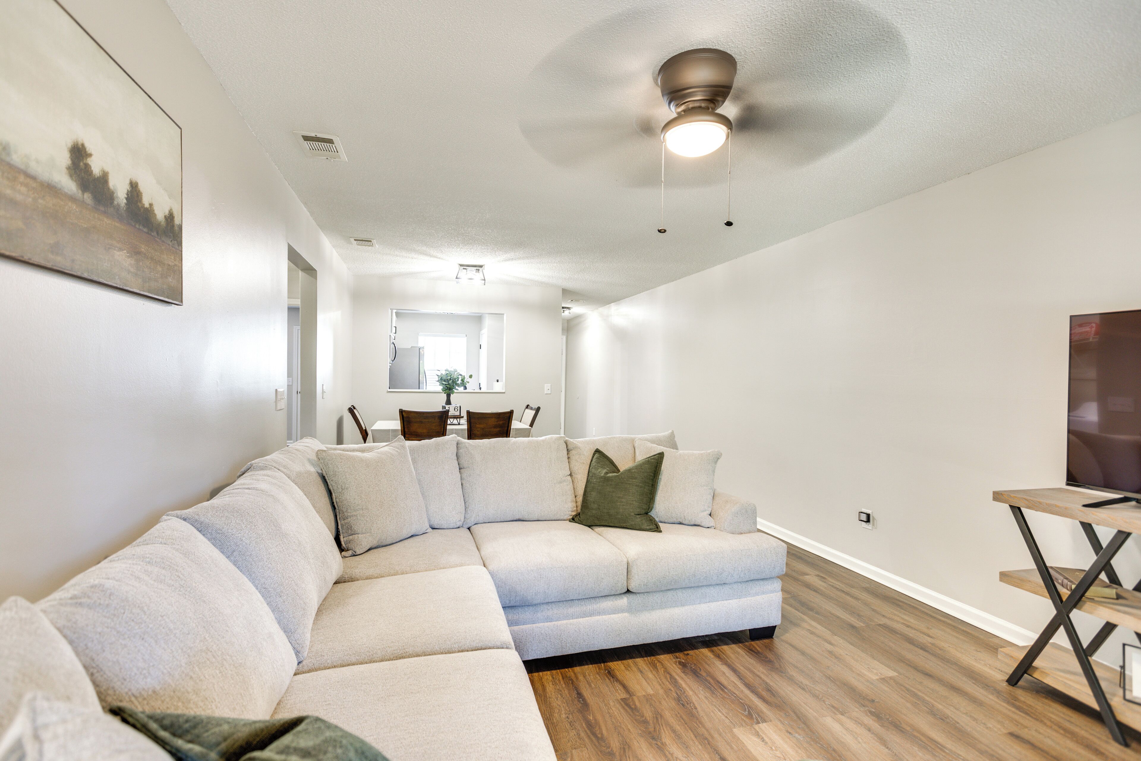 2 Mi To Fort Stewart: Modern Hinesville Haven - 海恩斯維爾