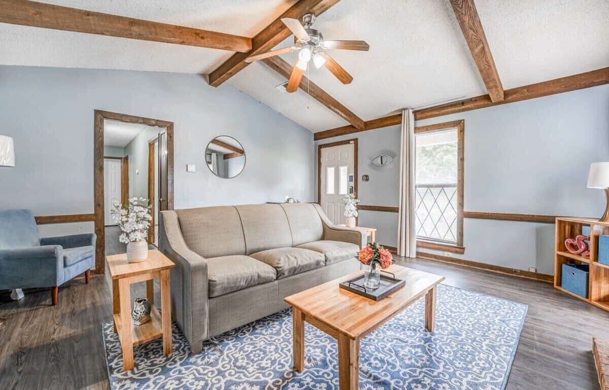 Near Dining & Mem - Hickory Hill Home - 日耳曼敦