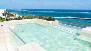 2 piscinas exteriores