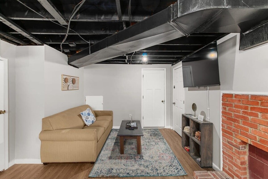 Near Hospital & Dining- Beds On Broadmoor - Unit B - Leeds, AL