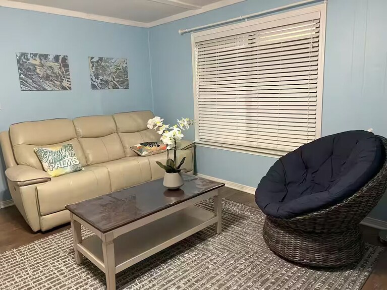 Charming 3-bedroom House In Delightful Pensacola With Pool - Pensacola, FL