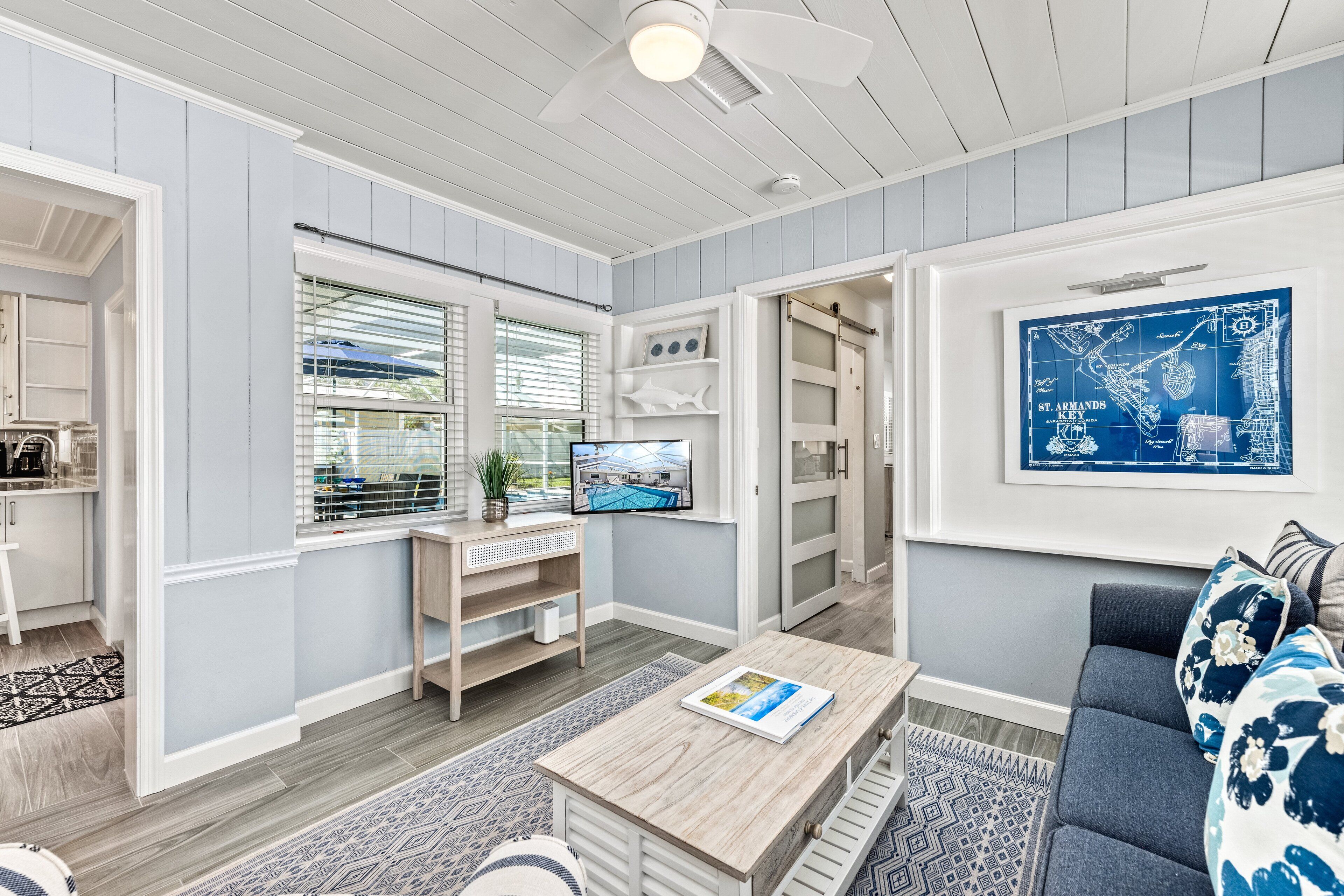 Seabreeze Serenity: Coastal Luxury Retreat With Pool & Spa Steps From Lido Beach & St. Armands - Sarasota, FL