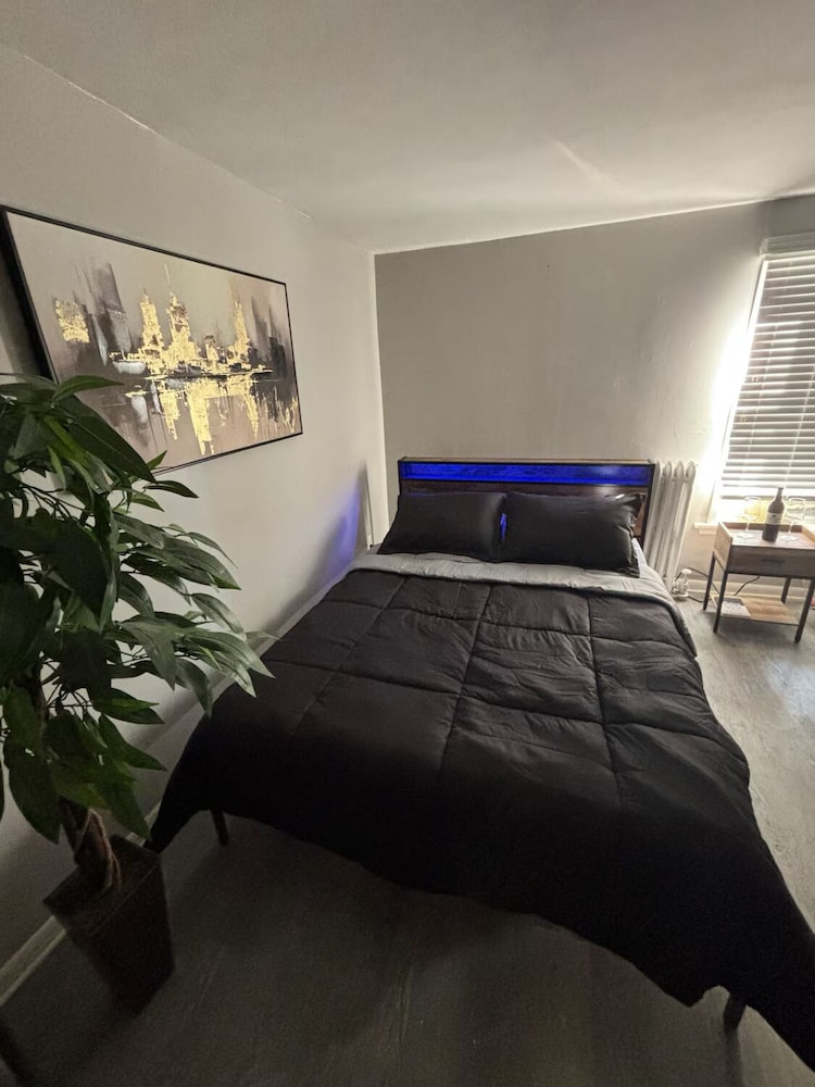 Charming 1-bedroom house in adorable Elizabeth with AC, WiFi ...