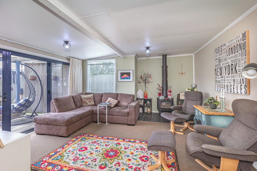 Close To The Beach Pet Friendly 4-bedroom Bach - Wairarapa