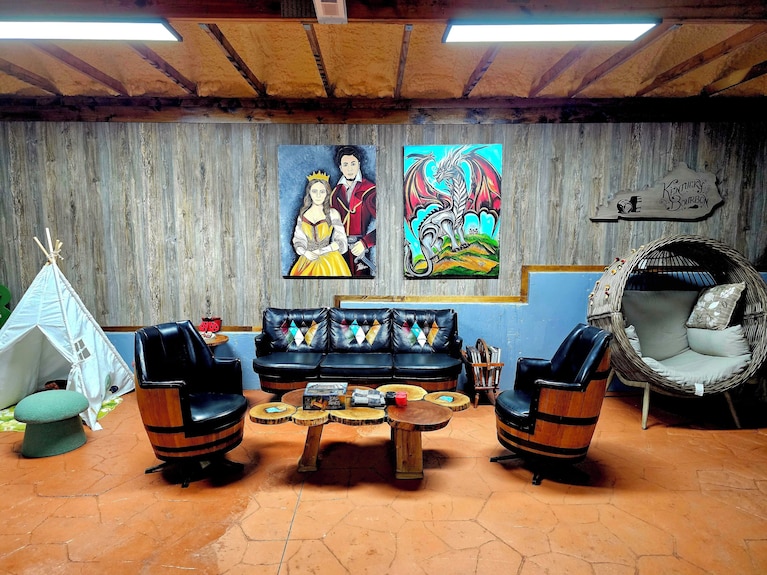 Restin' Holes Ky Bourbon Trail B -Sauna-hottub-gym-playground-waterfall-themed - Kentucky