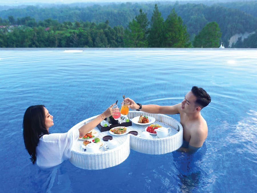 2 piscinas exteriores