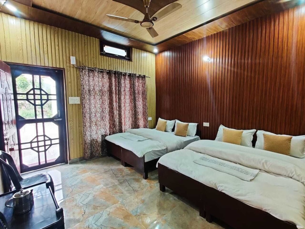 Shiv Vilas Palace - Guptakashi