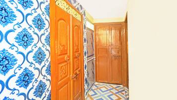 Quarto casal standard, várias camas, vista para a cidade | Escrivaninha, espaço de trabalho para notebook, quartos à prova de som