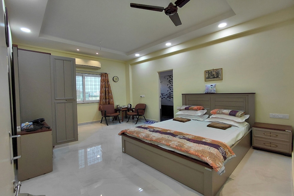 V & U Homestay Sadar - Nagpur