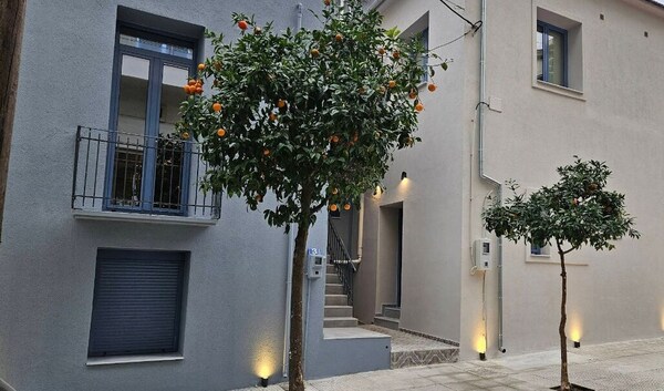 Canvas Color Your Stay - Волос