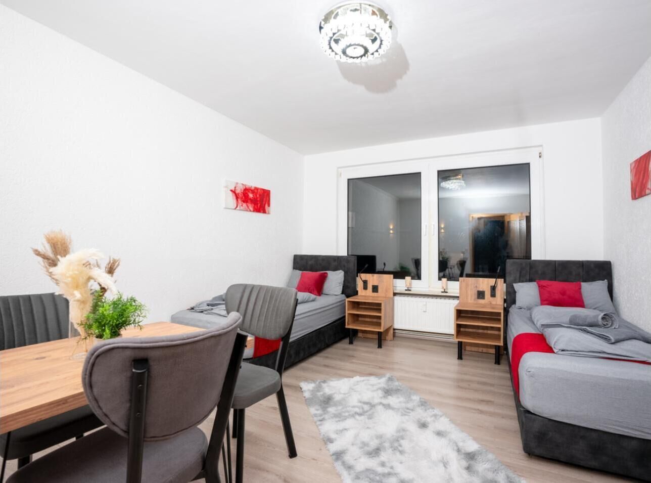 Livemore24 - Space In Duisburg 24/7 Check-in - Oberhausen