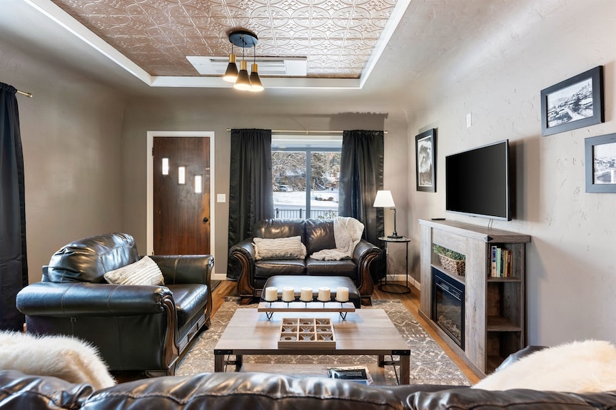 Bungalow On The Boulevard In Mt. Shasta - Mount Shasta, CA