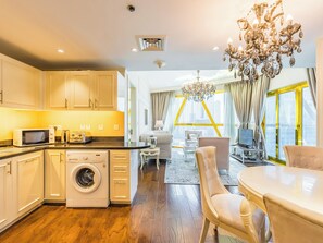 Apartamento Deluxe, varanda, Vista para a cidade | Cozinha privada