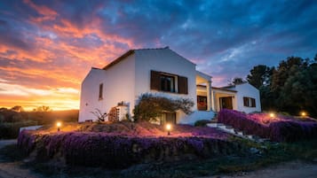 Apartamento família, 3 quartos, 2 banheiros (La Suara Manna) | Fachada