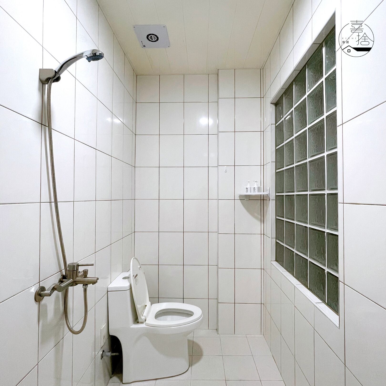 Quarto Duplo Superior, não fumadores, casa de banho privativa | Casa de banho | Um polibã, um chuveiro fixo, artigos de higiene ecológicos 