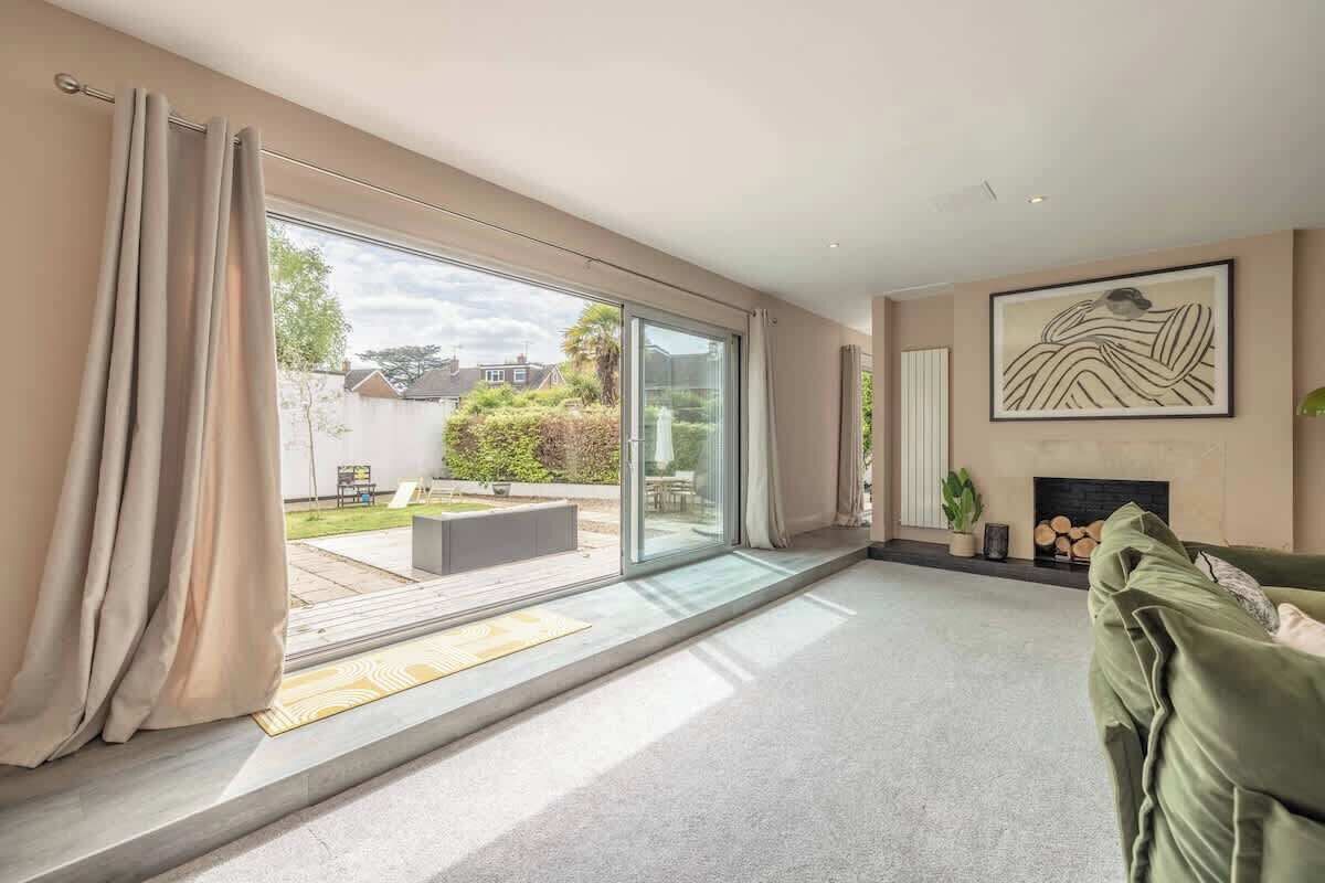 Spacious Family Home Near Windsor - By Tempstay - Bracknell