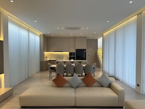 Vila superluxo, sacada, vista para a piscina | Área de estar