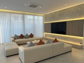 Vila superluxo, sacada, vista para a piscina | Área de estar