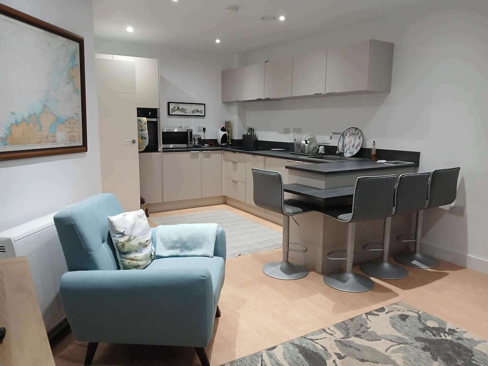 2 ベッド - スリープス 5 - ストリート パーキング - 3 ミン トゥ ビーチ - ポートラッシュ