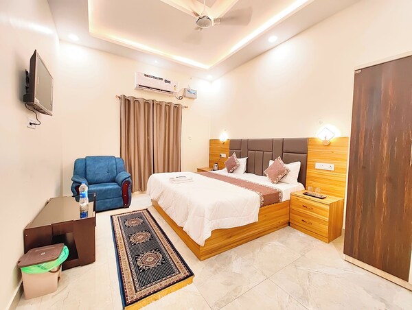Hotel Vrindavan Palace Ayodhya - 