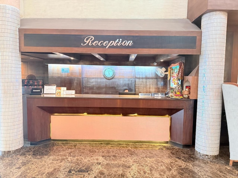 The Altruist Amr Hotel - Katra