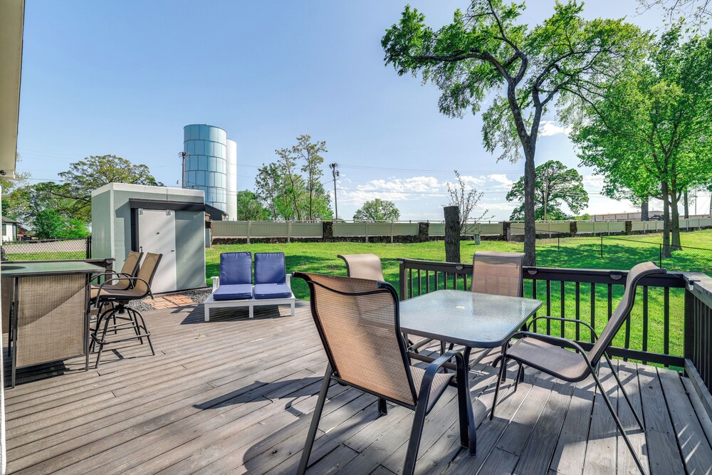 < 1 Mi To Golf & Marina: Inviting Home In Afton! - Grove