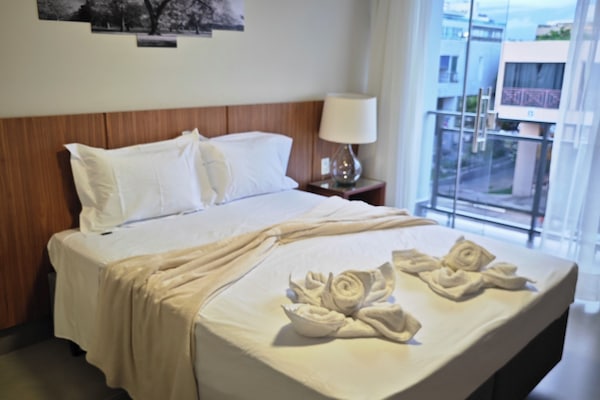 Apartamento | Wi-Fi de cortesia, roupa de cama