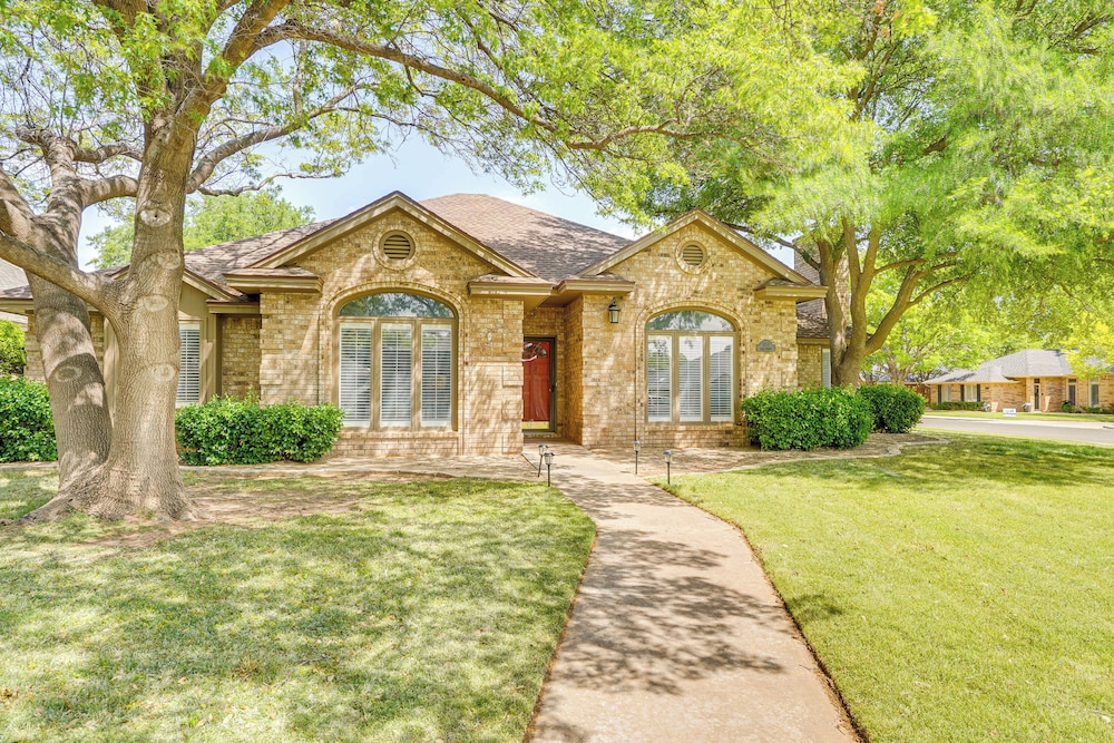 8 Mi To Texas Tech: Home W/ Patio In Lubbock - Lubbock, TX