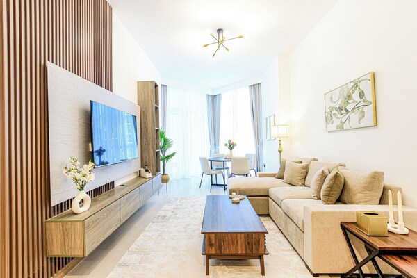 1br Apt Residence Along Business Bay Canal - Dubai