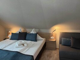 Quarto Duplo Comfort | Secretária, secretária adequada para computadores portáteis 