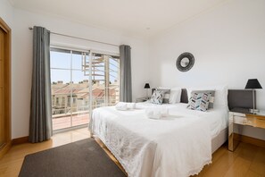 Apartamento, 3 quartos, acesso à piscina, vista para a piscina | 3 quartos, berços (sobretaxa), roupa de cama
