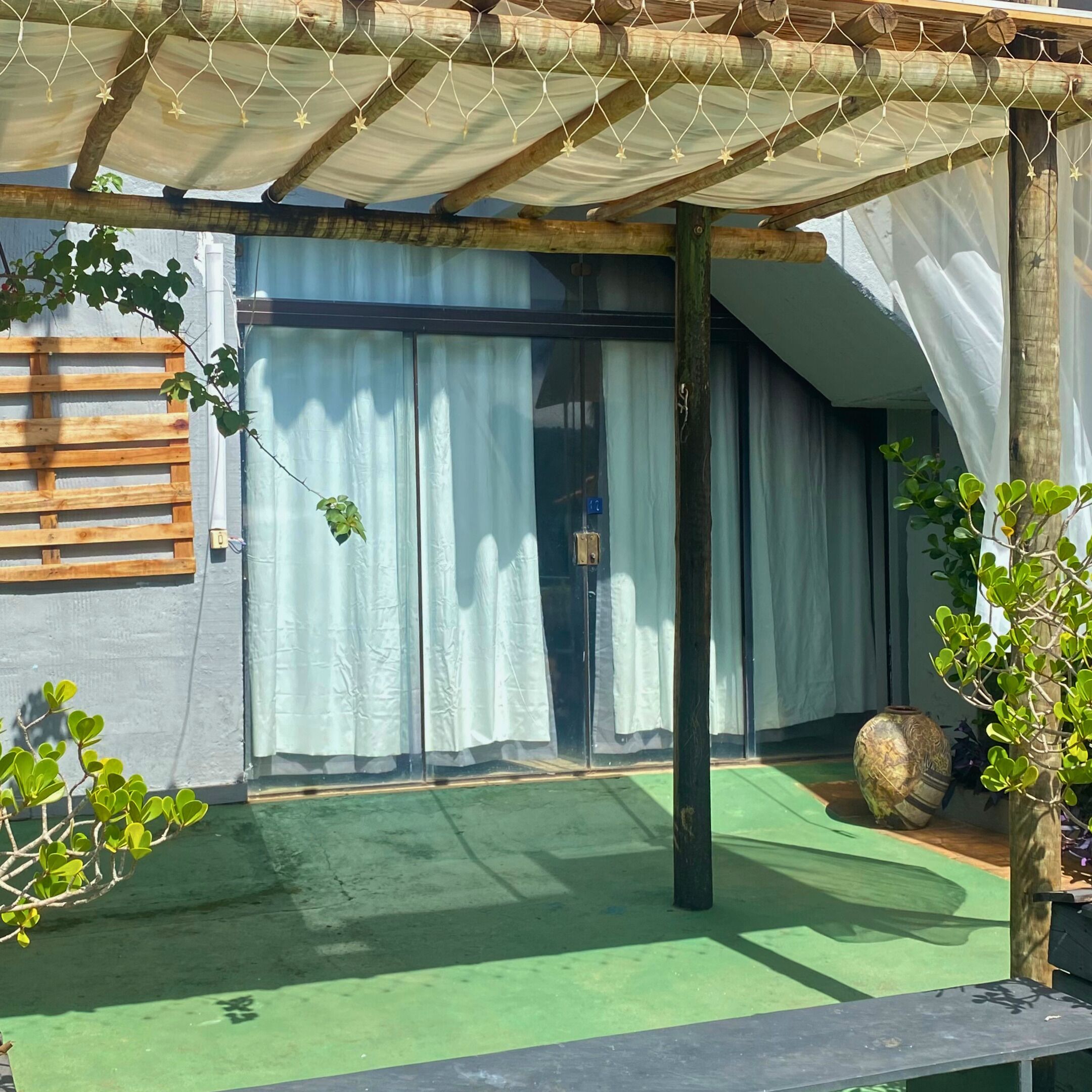 Quarto duplo standard, vista para a piscina | Varanda coberta