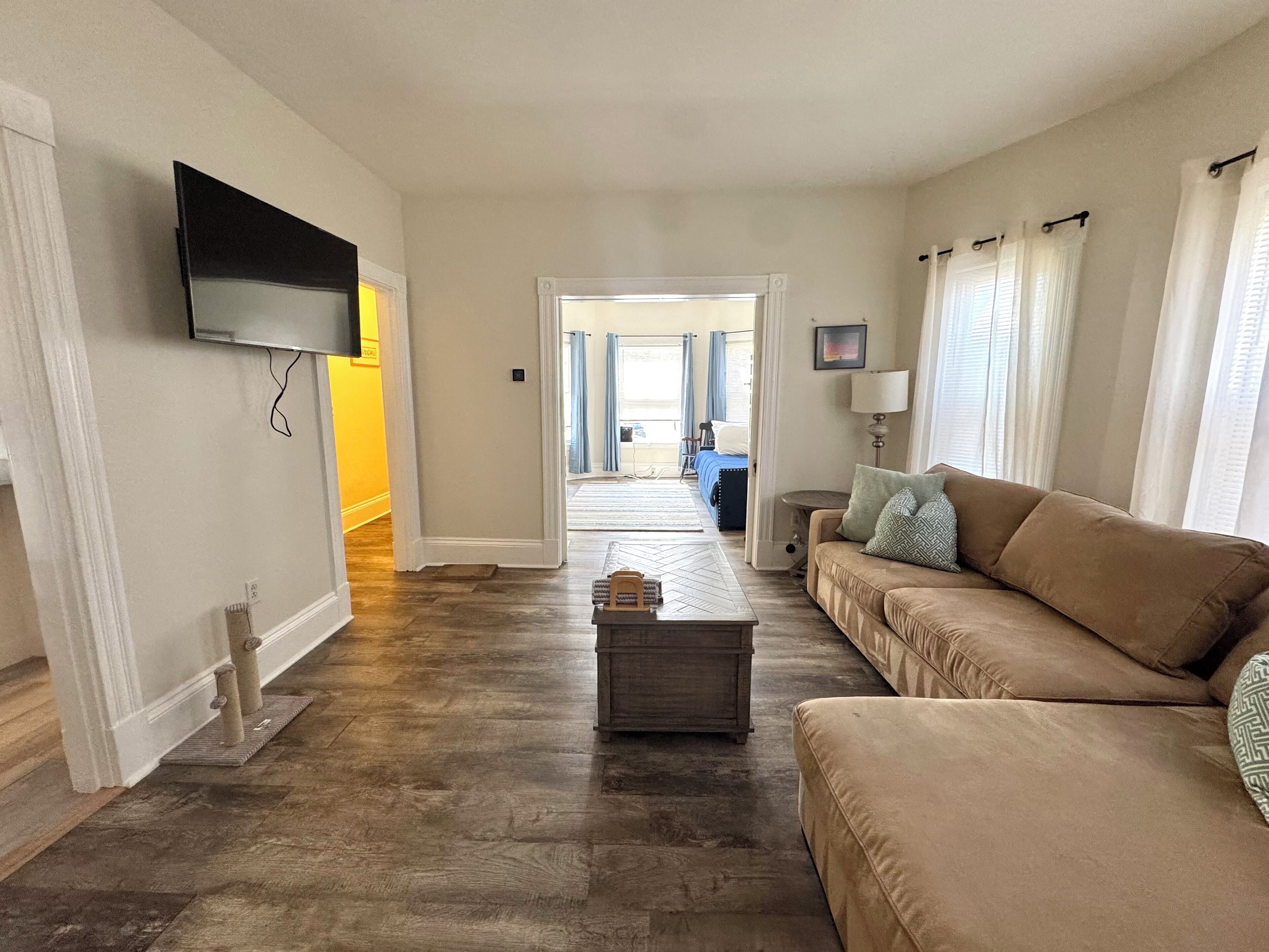 2-bedroom Apartment In Fabulous Somerville With Ac, Wifi And Off Street Parking - Newton, MA