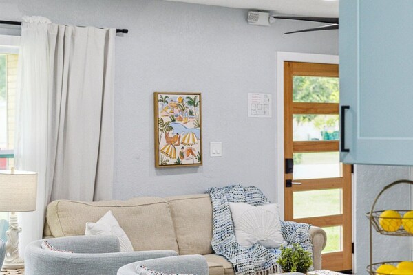 131 W Pasco Ln - Cocoa Beach, FL