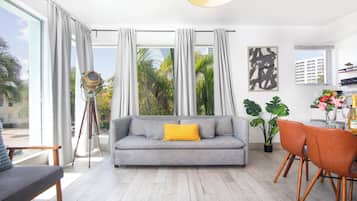 Apartamento básico | Área de estar | TV LCD