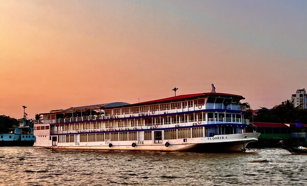 Oasis Floating Hotel Yangon - Yangon