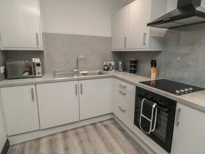 Casa de Campo | Cozinha privada | Um frigorífico, um micro-ondas, uma máquina de lavar louça 